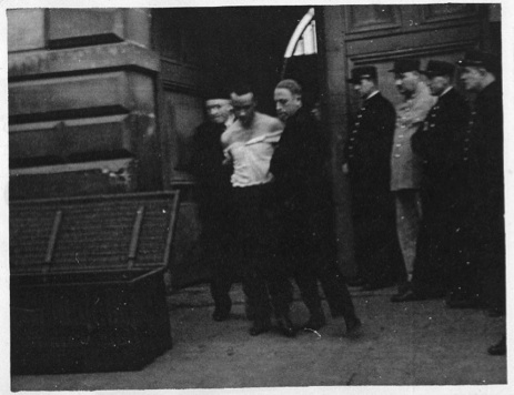 Should Images of Violence be Shown? - Books & ideas